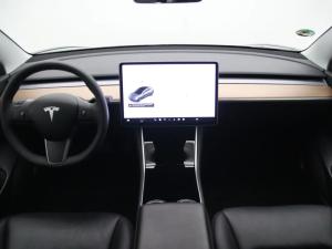 Tesla Model 3 2020 in Vilnius, with an engine capacity of 0.00 L and mileage of 149 thousand km for 18799 €, photo 3 on AUTOMOTO.COM.LV