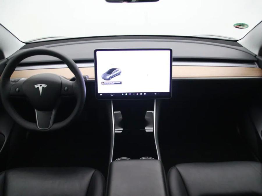 Tesla Model 3 2020 in Vilnius, with an engine capacity of 0.00 L and mileage of 149 thousand km for 18799 €, photo 3 on AUTOMOTO.COM.LV