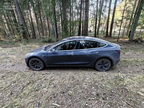 Tesla Model 3 2020 in Utena, with an engine capacity of 0.00 L and mileage of 110 thousand km for 11300 €, photo 2 on AUTOMOTO.COM.LV