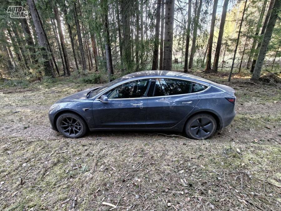 Tesla Model 3 2020 in Utena, with an engine capacity of 0.00 L and mileage of 110 thousand km for 11300 €, photo 3 on AUTOMOTO.COM.LV