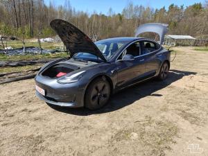 Tesla Model 3 2020 in Utena, with an engine capacity of 0.00 L and mileage of 110 thousand km for 11300 €, photo 5 on AUTOMOTO.COM.LV
