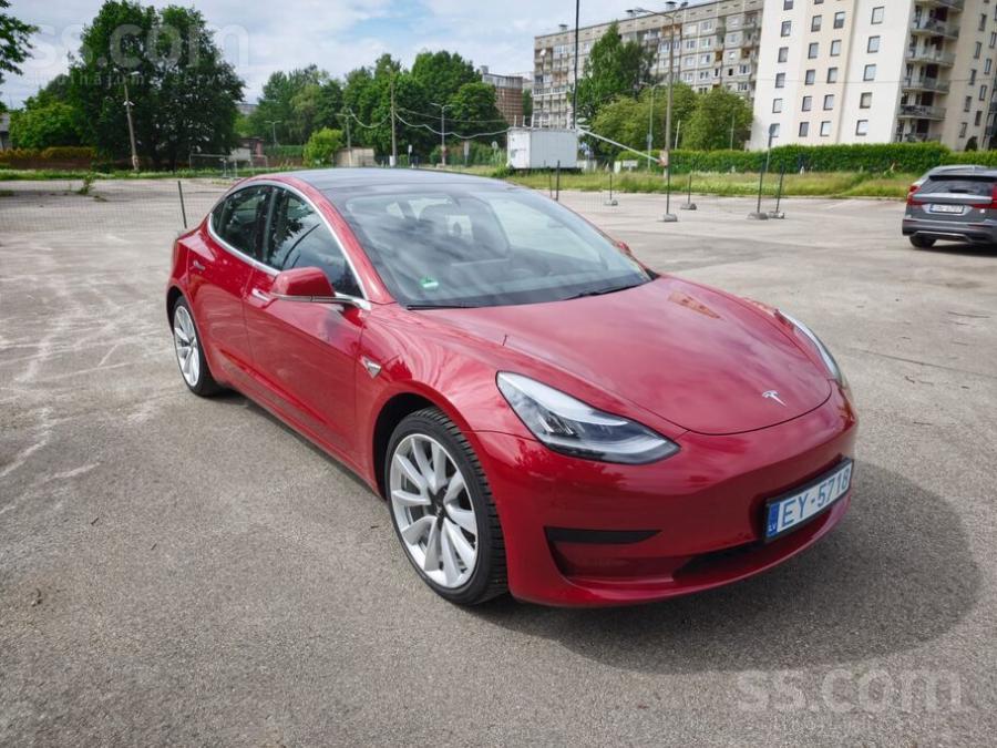 Tesla Model 3 2020 in Riga, with an engine capacity of 0.00 L and mileage of 123 thousand km for 17500 €, photo 3 on AUTOMOTO.COM.LV
