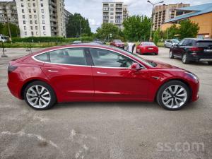 Tesla Model 3 2020 in Riga, with an engine capacity of 0.00 L and mileage of 123 thousand km for 17500 €, photo 4 on AUTOMOTO.COM.LV