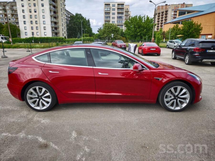 Tesla Model 3 2020 in Riga, with an engine capacity of 0.00 L and mileage of 123 thousand km for 17500 €, photo 4 on AUTOMOTO.COM.LV
