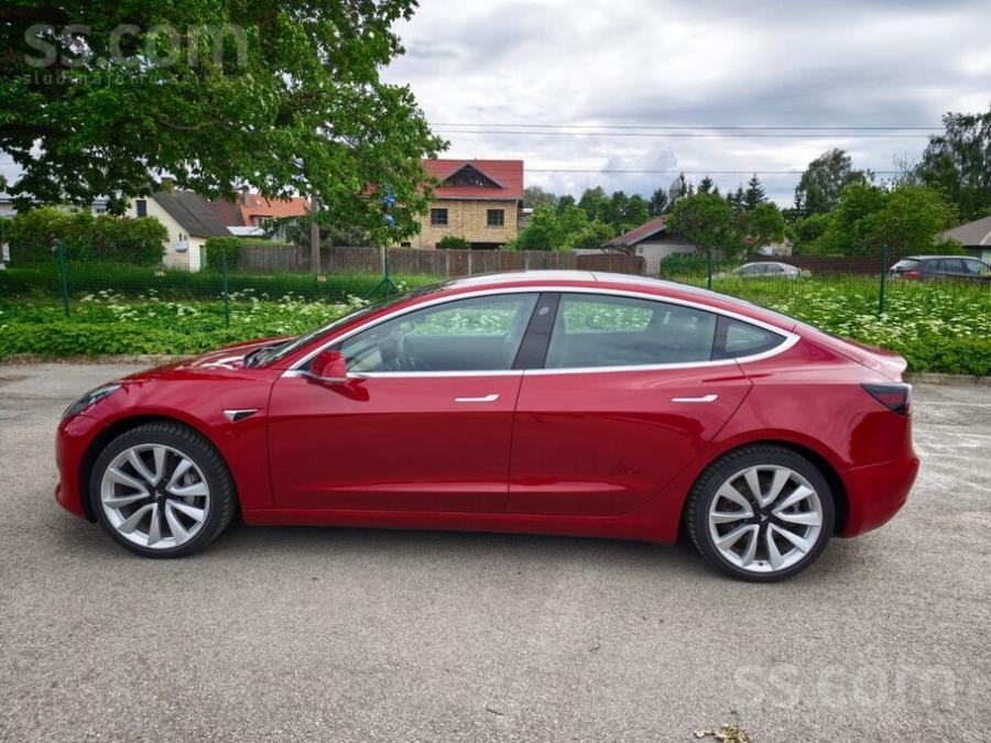 Tesla Model 3 2020 in Riga, with an engine capacity of 0.00 L and mileage of 123 thousand km for 17500 €, photo 5 on AUTOMOTO.COM.LV