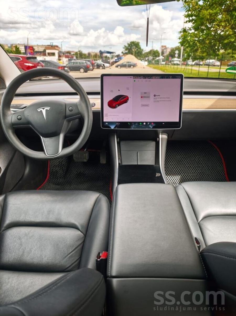 Tesla Model 3 2020 in Riga, with an engine capacity of 0.00 L and mileage of 123 thousand km for 17500 €, photo 8 on AUTOMOTO.COM.LV