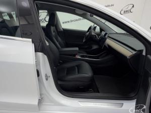 Tesla Model 3 2020 in Vilnius, with an engine capacity of 0.00 L and mileage of 172 thousand km for 15900 €, photo 5 on AUTOMOTO.COM.LV
