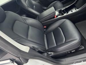 Tesla Model 3 2020 in Vilnius, with an engine capacity of 0.00 L and mileage of 172 thousand km for 15900 €, photo 6 on AUTOMOTO.COM.LV