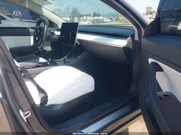 Tesla Model 3 2020 in Klaipeda, with an engine capacity of 0.00 L and mileage of 125 thousand km for 14500 €, photo 5 on AUTOMOTO.COM.LV