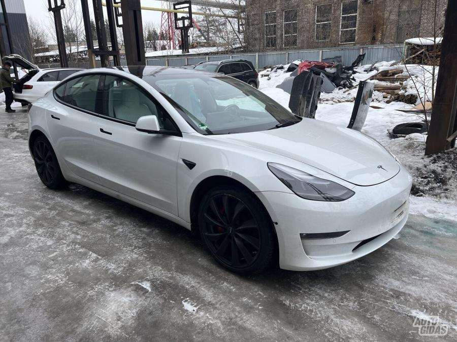 Tesla Model 3 2021 in Vilnius, with an engine capacity of 0.00 L and mileage of 138 thousand km for 24000 €, photo 1 on AUTOMOTO.COM.LV