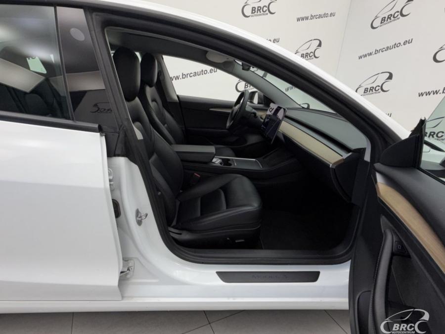 Tesla Model 3 2021 in Vilnius, with an engine capacity of 0.00 L and mileage of 106 thousand km for 23500 €, photo 5 on AUTOMOTO.COM.LV