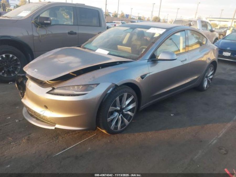 Tesla Model 3 2025 in Klaipeda, with an engine capacity of 0.00 L and mileage of 0 thousand km for 14000 €, photo 2 on AUTOMOTO.COM.LV