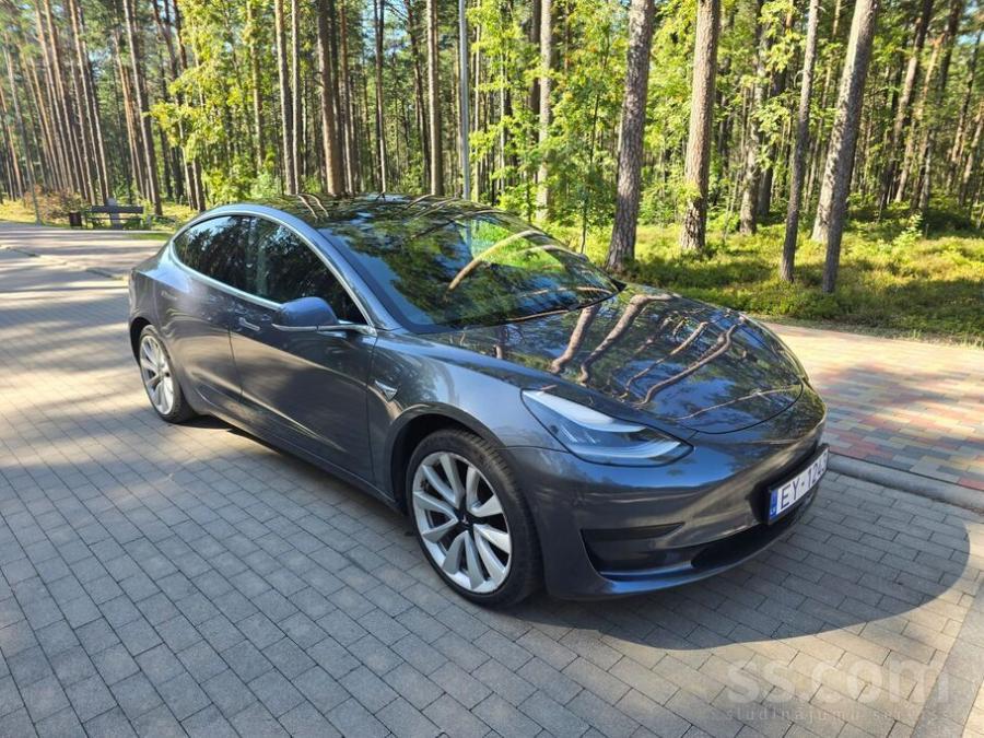 Violet Tesla Model 3 2020 in Riga, with an engine capacity of 0.00 L and mileage of 223 thousand km for 16100 €, photo 3 on AUTOMOTO.COM.LV