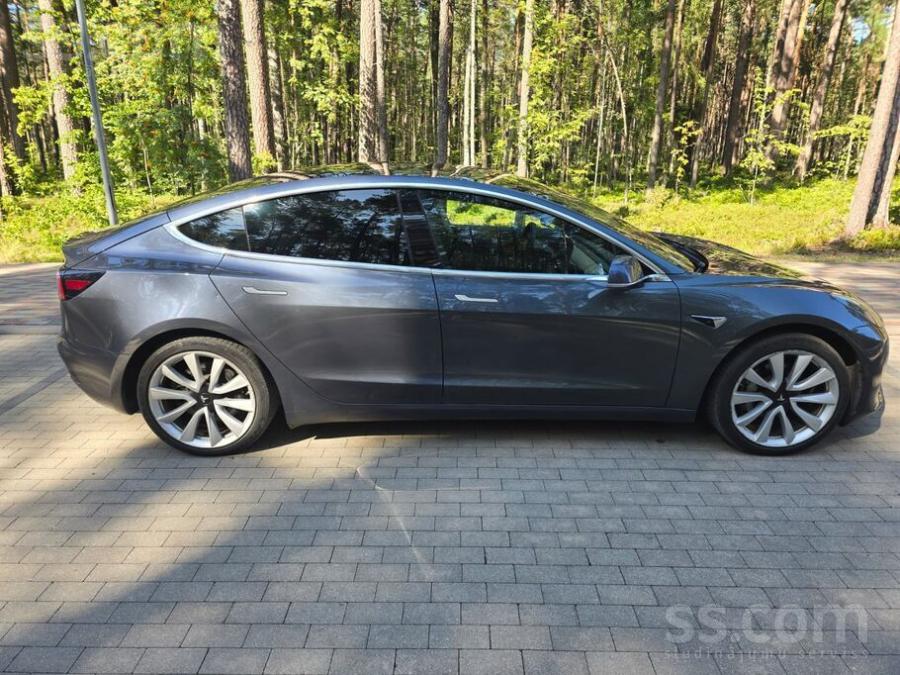 Violet Tesla Model 3 2020 in Riga, with an engine capacity of 0.00 L and mileage of 223 thousand km for 16100 €, photo 4 on AUTOMOTO.COM.LV