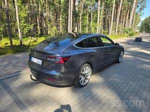 Violet Tesla Model 3 2020 in Riga, with an engine capacity of 0.00 L and mileage of 223 thousand km for 16100 €, photo 5 on AUTOMOTO.COM.LV