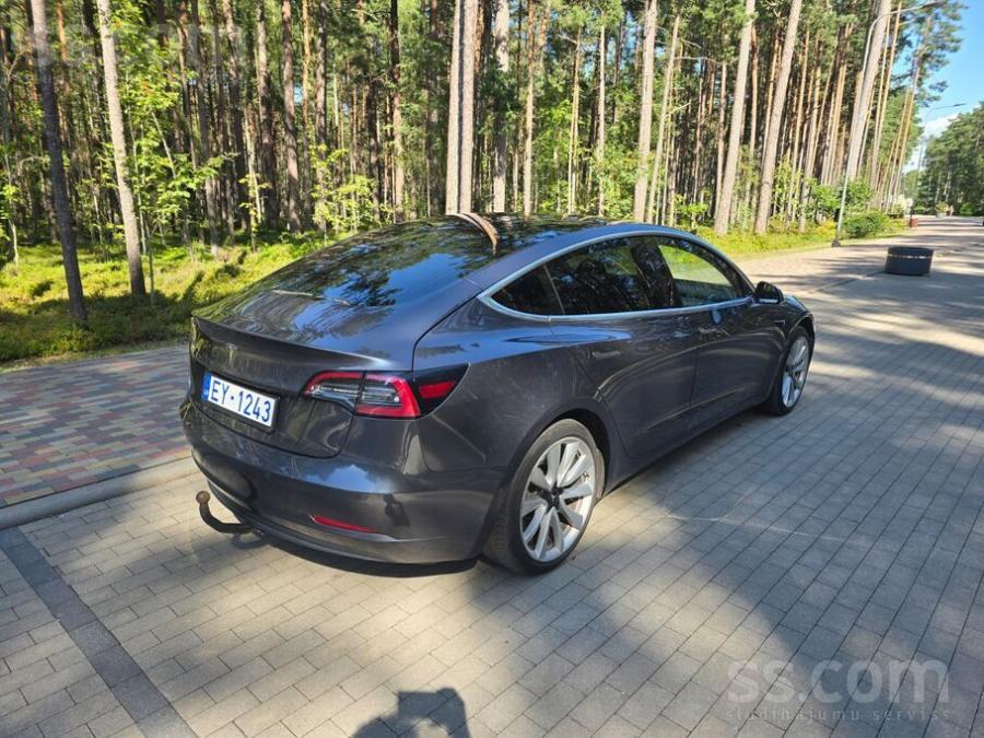 Violet Tesla Model 3 2020 in Riga, with an engine capacity of 0.00 L and mileage of 223 thousand km for 16100 €, photo 5 on AUTOMOTO.COM.LV