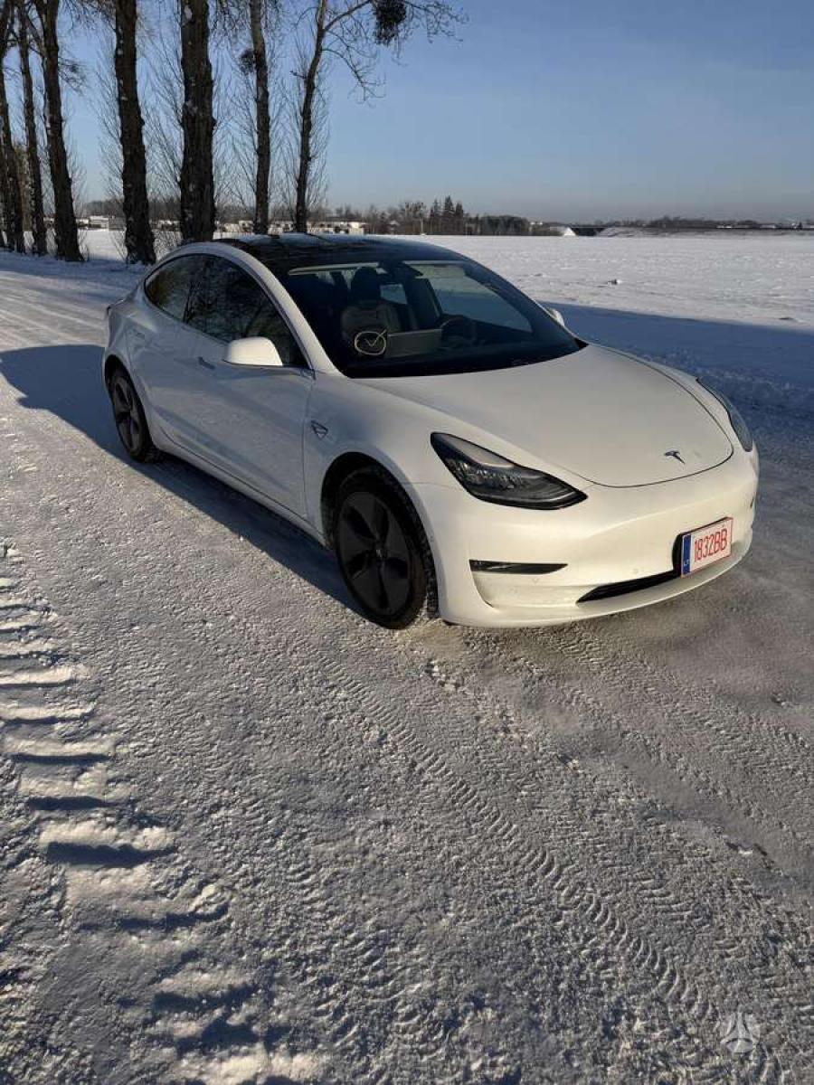White Tesla Model 3 2019 in Kaunas, with an engine capacity of 0.00 L and mileage of 90 thousand km for 14800 €, photo 8 on AUTOMOTO.COM.LV