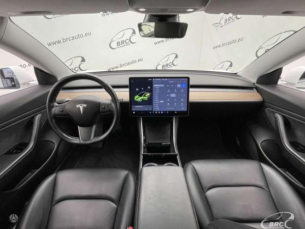 White Tesla Model 3 2019 in Vilnius, with an engine capacity of 0.00 L and mileage of 116 thousand km for 14700 €, photo 4 on AUTOMOTO.COM.LV