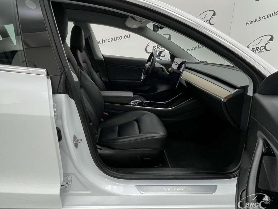 White Tesla Model 3 2019 in Vilnius, with an engine capacity of 0.00 L and mileage of 116 thousand km for 14700 €, photo 5 on AUTOMOTO.COM.LV