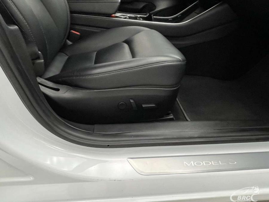 White Tesla Model 3 2019 in Vilnius, with an engine capacity of 0.00 L and mileage of 116 thousand km for 14700 €, photo 7 on AUTOMOTO.COM.LV