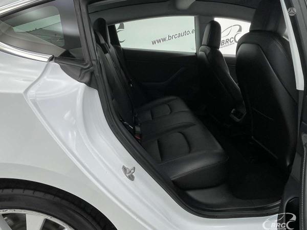 White Tesla Model 3 2019 in Vilnius, with an engine capacity of 0.00 L and mileage of 116 thousand km for 14700 €, photo 10 on AUTOMOTO.COM.LV