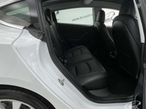 White Tesla Model 3 2019 in Vilnius, with an engine capacity of 0.00 L and mileage of 116 thousand km for 14700 €, photo 10 on AUTOMOTO.COM.LV