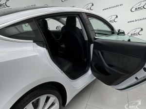 White Tesla Model 3 2019 in Vilnius, with an engine capacity of 0.00 L and mileage of 116 thousand km for 14700 €, photo 13 on AUTOMOTO.COM.LV