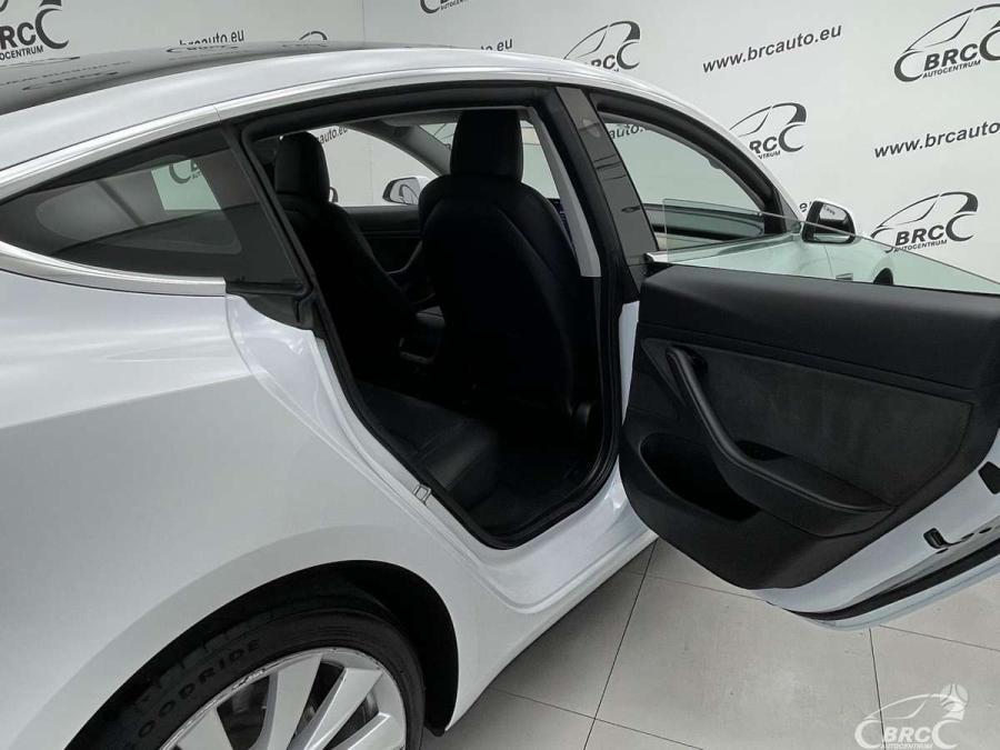 White Tesla Model 3 2019 in Vilnius, with an engine capacity of 0.00 L and mileage of 116 thousand km for 14700 €, photo 13 on AUTOMOTO.COM.LV