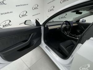 White Tesla Model 3 2019 in Vilnius, with an engine capacity of 0.00 L and mileage of 116 thousand km for 14700 €, photo 17 on AUTOMOTO.COM.LV