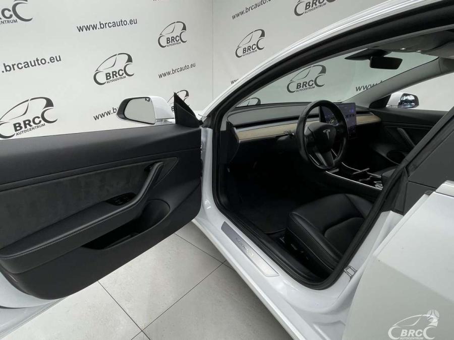 White Tesla Model 3 2019 in Vilnius, with an engine capacity of 0.00 L and mileage of 116 thousand km for 14700 €, photo 17 on AUTOMOTO.COM.LV