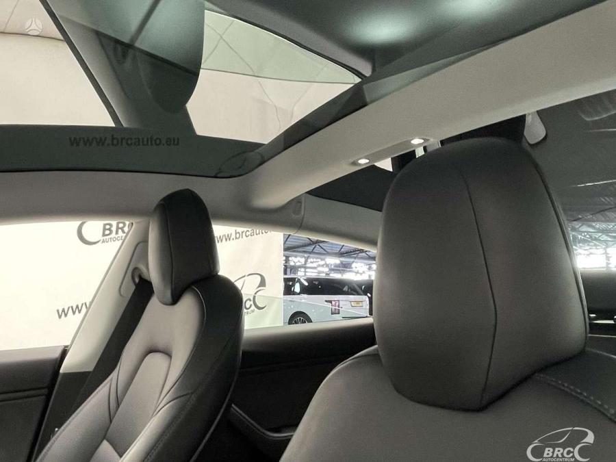 White Tesla Model 3 2019 in Vilnius, with an engine capacity of 0.00 L and mileage of 116 thousand km for 14700 €, photo 23 on AUTOMOTO.COM.LV