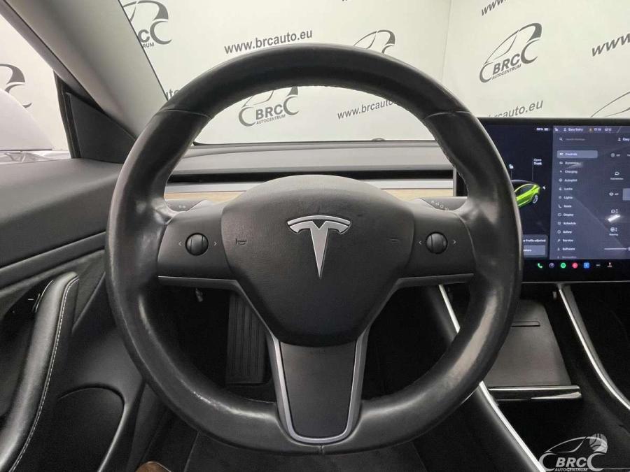 White Tesla Model 3 2019 in Vilnius, with an engine capacity of 0.00 L and mileage of 116 thousand km for 14700 €, photo 25 on AUTOMOTO.COM.LV