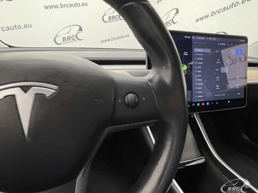 White Tesla Model 3 2019 in Vilnius, with an engine capacity of 0.00 L and mileage of 116 thousand km for 14700 €, photo 26 on AUTOMOTO.COM.LV