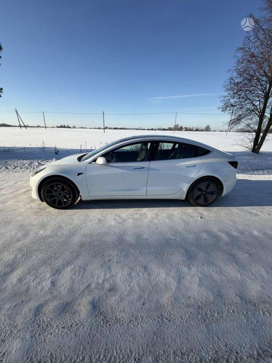 White Tesla Model 3 2019 in Kaunas, with an engine capacity of 0.00 L and mileage of 90 thousand km for 13600 €, photo 5 on AUTOMOTO.COM.LV