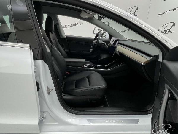 Balts Tesla Model 3 2019 Viļņa, ar dzinēja tilpumu 0.00 L un nobraukumu 116 tūkst. km par 14400 €, foto 5 vietnē AUTOMOTO.COM.LV
