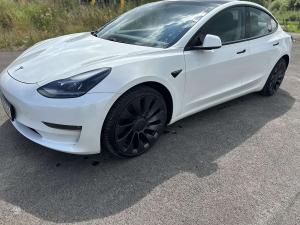 White Tesla Model 3 2019 in Kaunas, with an engine capacity of 0.00 L and mileage of 171 thousand km for 18500 €, photo 3 on AUTOMOTO.COM.LV