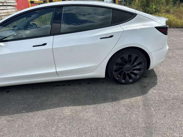 Balts Tesla Model 3 2019 Kauņa, ar dzinēja tilpumu 0.00 L un nobraukumu 171 tūkst. km par 18500 €, foto 4 vietnē AUTOMOTO.COM.LV
