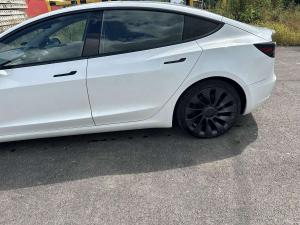 White Tesla Model 3 2019 in Kaunas, with an engine capacity of 0.00 L and mileage of 171 thousand km for 18500 €, photo 5 on AUTOMOTO.COM.LV