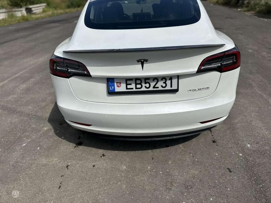 White Tesla Model 3 2019 in Kaunas, with an engine capacity of 0.00 L and mileage of 171 thousand km for 18500 €, photo 7 on AUTOMOTO.COM.LV