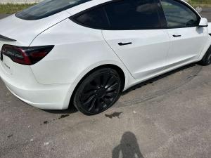White Tesla Model 3 2019 in Kaunas, with an engine capacity of 0.00 L and mileage of 171 thousand km for 18500 €, photo 8 on AUTOMOTO.COM.LV