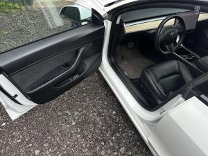 White Tesla Model 3 2019 in Kaunas, with an engine capacity of 0.00 L and mileage of 171 thousand km for 18500 €, photo 10 on AUTOMOTO.COM.LV