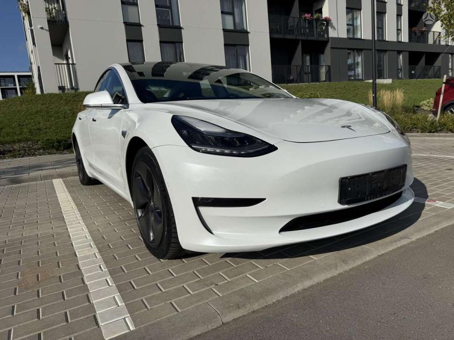 White Tesla Model 3 2019 in Vilnius, with an engine capacity of 0.00 L and mileage of 94 thousand km for 20500 €, photo 1 on AUTOMOTO.COM.LV