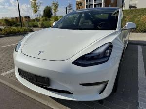 White Tesla Model 3 2019 in Vilnius, with an engine capacity of 0.00 L and mileage of 94 thousand km for 20500 €, photo 6 on AUTOMOTO.COM.LV
