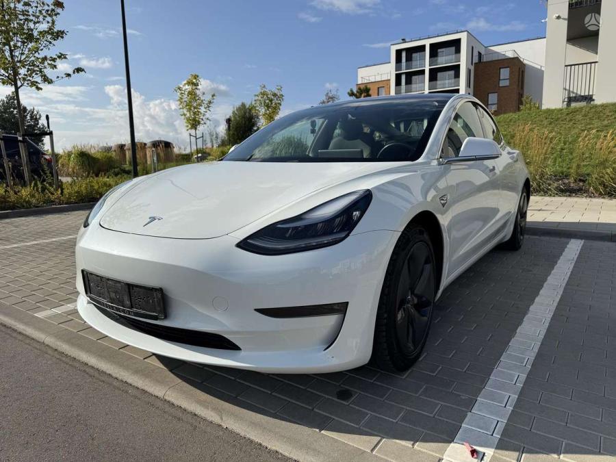 White Tesla Model 3 2019 in Vilnius, with an engine capacity of 0.00 L and mileage of 94 thousand km for 20500 €, photo 7 on AUTOMOTO.COM.LV