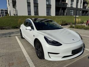 White Tesla Model 3 2019 in Vilnius, with an engine capacity of 0.00 L and mileage of 94 thousand km for 20500 €, photo 10 on AUTOMOTO.COM.LV