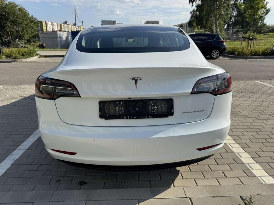White Tesla Model 3 2019 in Vilnius, with an engine capacity of 0.00 L and mileage of 94 thousand km for 20500 €, photo 18 on AUTOMOTO.COM.LV