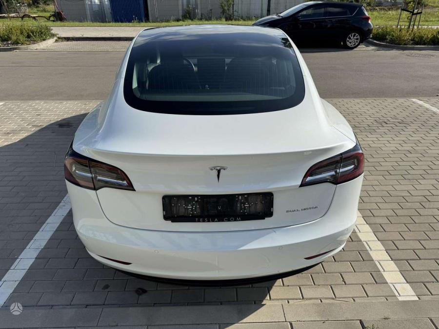 White Tesla Model 3 2019 in Vilnius, with an engine capacity of 0.00 L and mileage of 94 thousand km for 20500 €, photo 19 on AUTOMOTO.COM.LV
