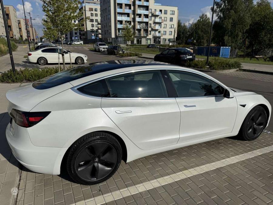 White Tesla Model 3 2019 in Vilnius, with an engine capacity of 0.00 L and mileage of 94 thousand km for 20500 €, photo 22 on AUTOMOTO.COM.LV