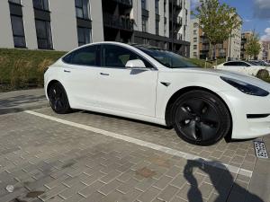 White Tesla Model 3 2019 in Vilnius, with an engine capacity of 0.00 L and mileage of 94 thousand km for 20500 €, photo 25 on AUTOMOTO.COM.LV