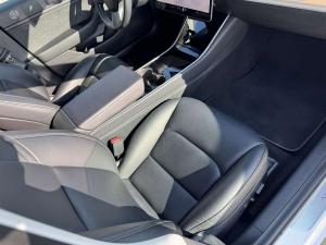 White Tesla Model 3 2019 in Vilnius, with an engine capacity of 0.00 L and mileage of 94 thousand km for 20500 €, photo 27 on AUTOMOTO.COM.LV